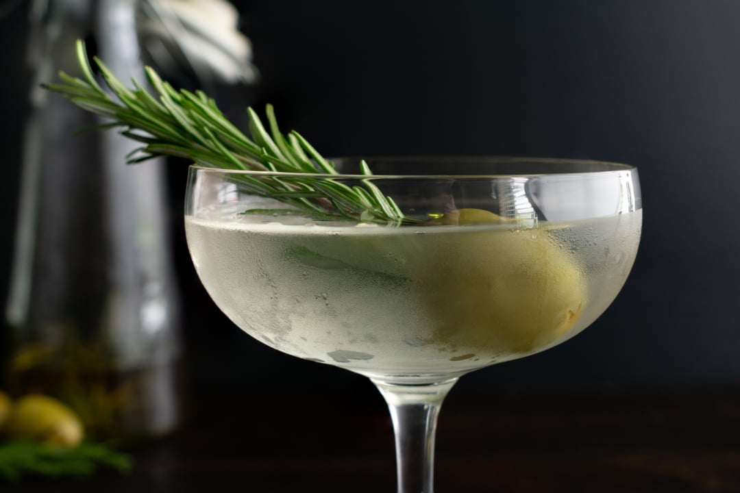 Dirty Martini: Best Cocktail Recipe + 5 Delicious Variations