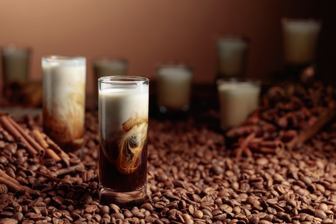Classic White Russian: Best Cocktail Recipe + 5 Delicious Variations