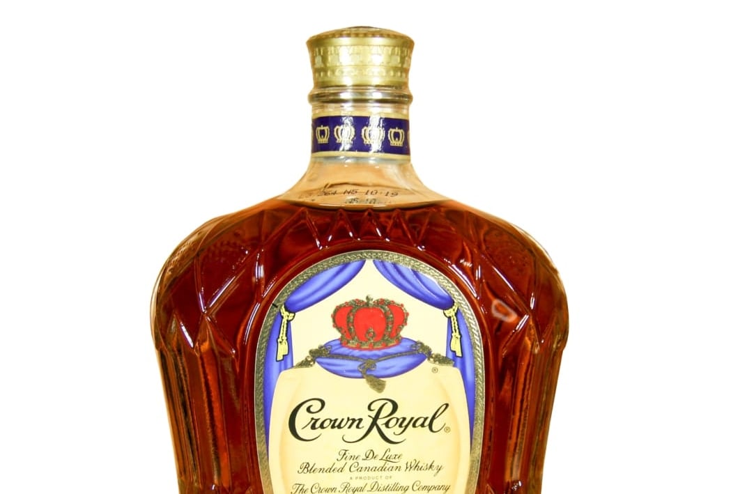 Crown Royal: 5 Best Flavors & 3 Alternatives + Recipes - Domestic Fits